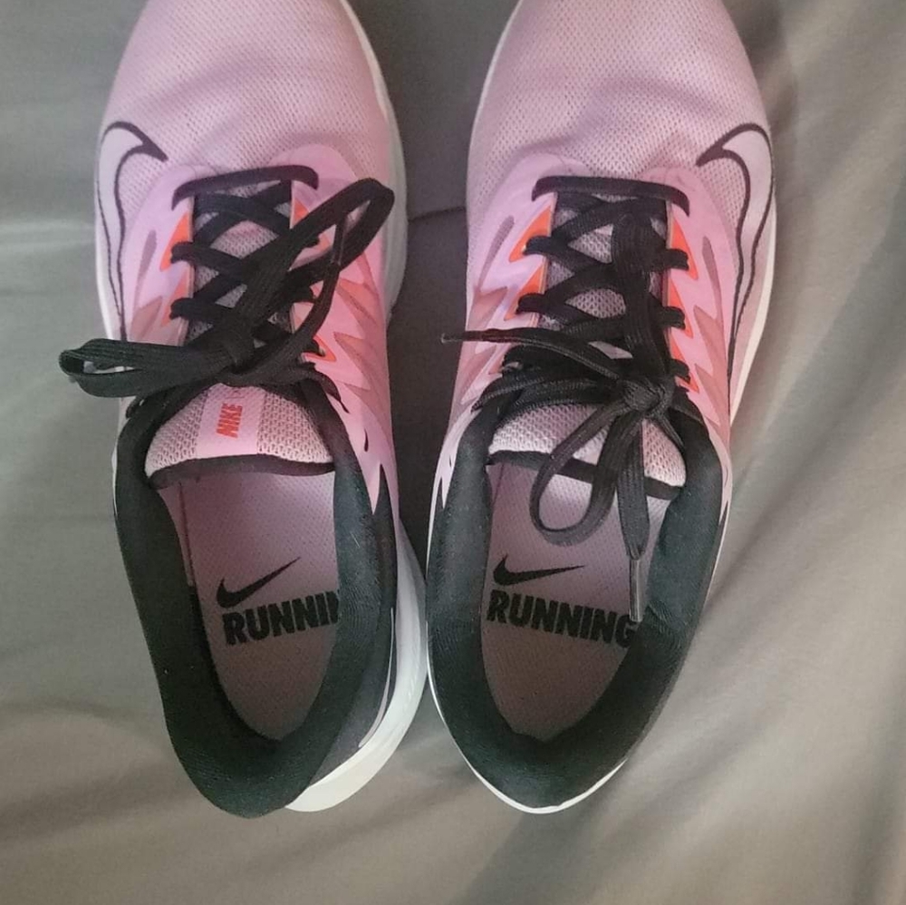 Pink And Black Nike Quest 3 - Gem